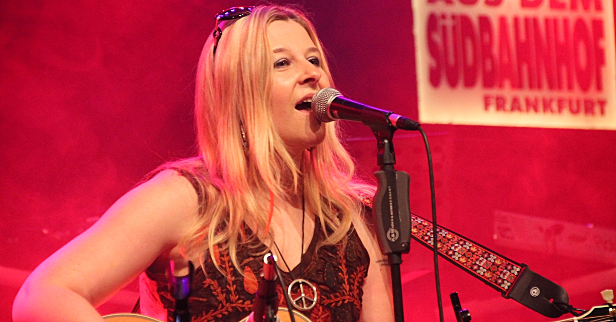 Dannyjune Smith: #Protest – Das kleine Album für den Frieden | Country ...