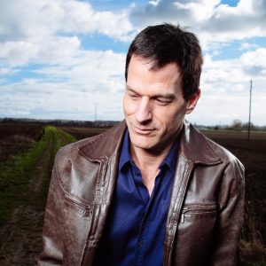 Chris Brandon: Der blinde Sänger mit der unverwechselbaren Stimme | Country.de – Das Magazin für ...